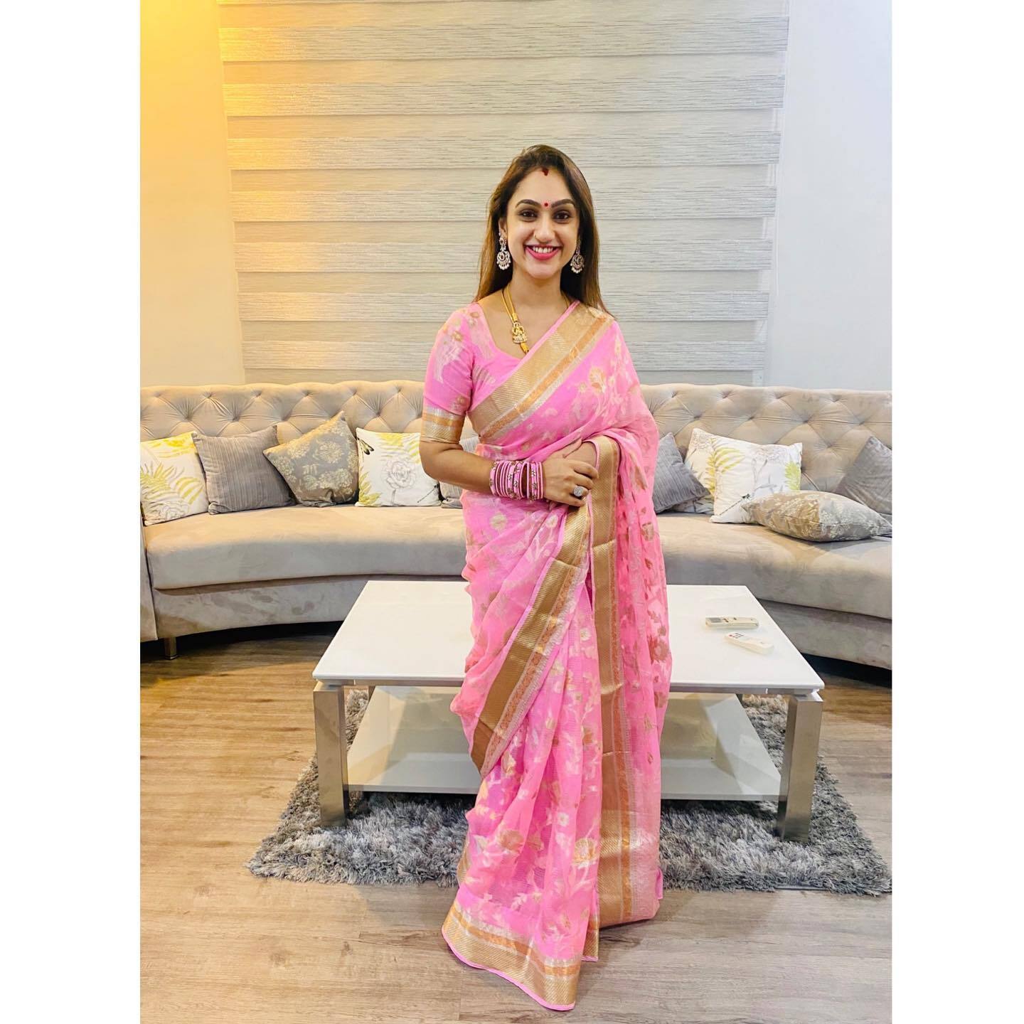 PHOTOS: நடிகை ப்ரீத்தா விஜயகுமாரை நியாபகம் இருக்கா? இவங்களுக்கு இவ்வளவு பெரிய பசங்க இருக்காங்களா ...