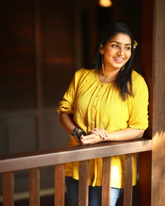 PHOTOS: 'எதிர்நீச்சல்' சீரியல் ரேணுகாவா இது? மாடர்ன் உடையில் ...