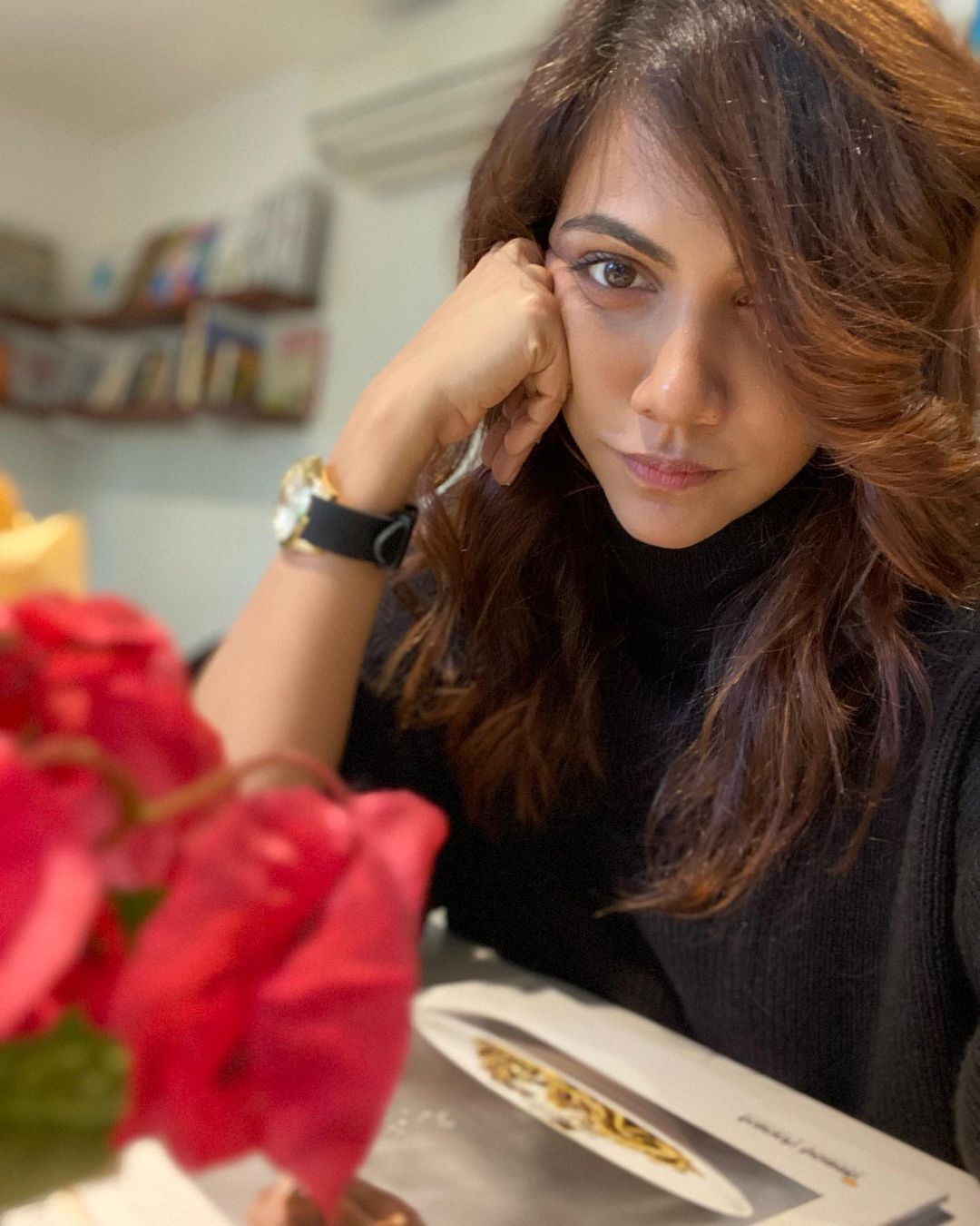 photos: பீச்சில் துள்ளி குதித்து விளையாடும் தனுஷ் பட நடிகை.. எப்படி ...