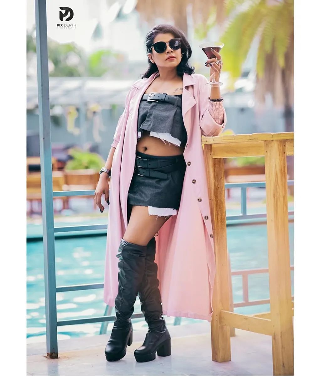 photos: ஸ்டைல் எல்லாம் நல்லதா இருக்கு.. நடை சரியில்லையே!.. கலாய்த்த நெட்டிசன்.. தரமான ரிப்ளே ...