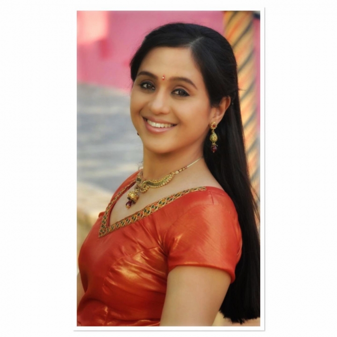 PHOTOS: நடிகை தேவயானியின் மகளை பாத்துருக்கீங்களா? புடவையில் அப்படியே அம்மா மாதிரியே இருக்காங்களே ...