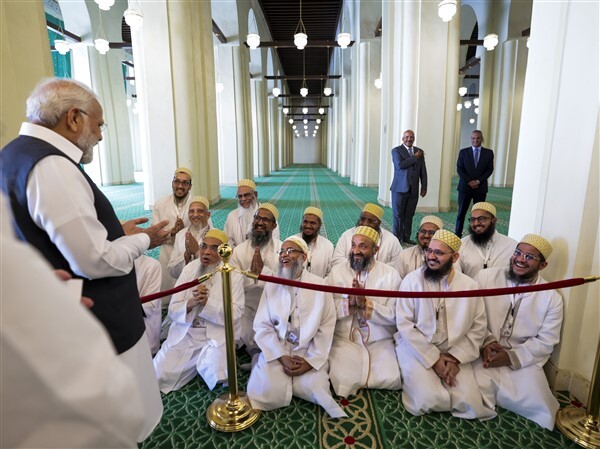 Prime Minister Narendra Modi Visits 11th Century Al-Hakim Mosque In ...