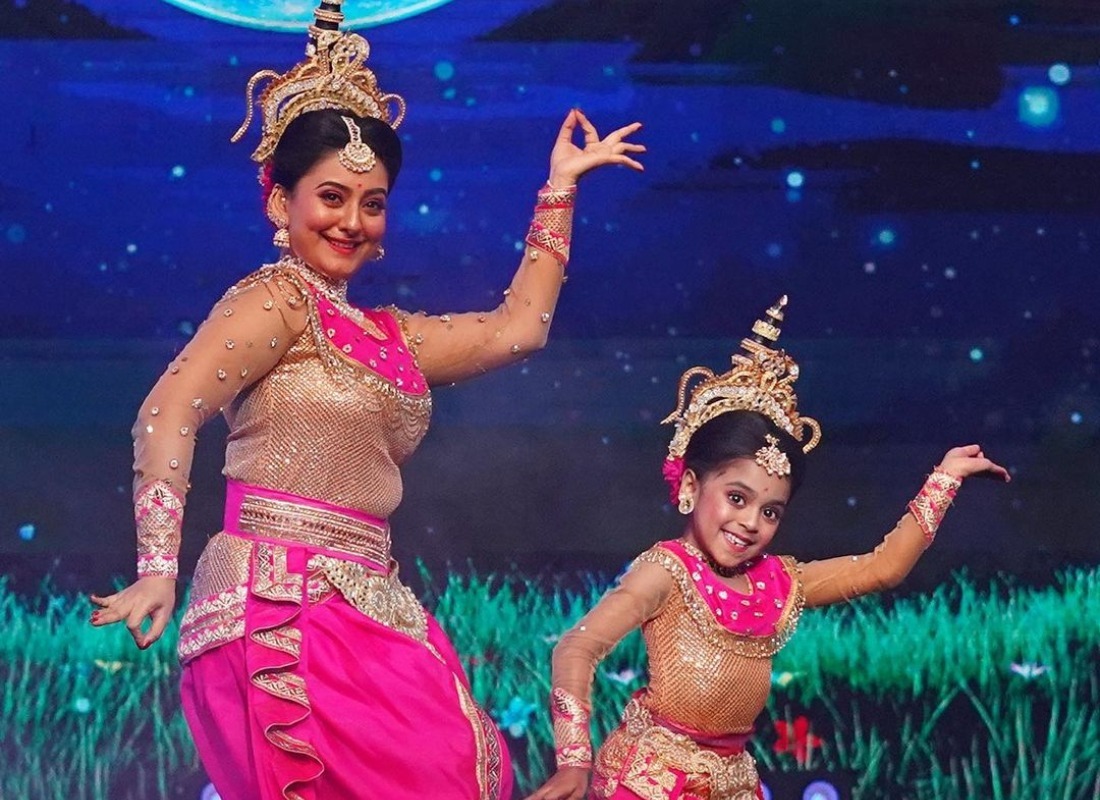 ক্যাজুয়াল লুকে অনুগামীদের হৃদয় জয় করছেন টেলি অভিনেত্রী শ্রাবণী ...