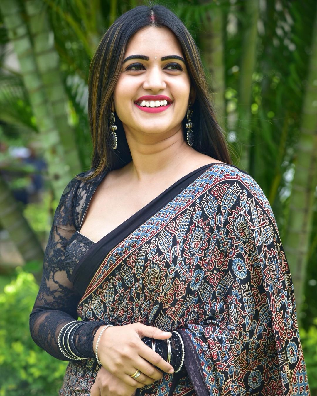 స్రవంతి చొక్కారపు సొగసుల విందు.. అందాల డోస్‌తో మైమరిపిస్తోందిగా ...