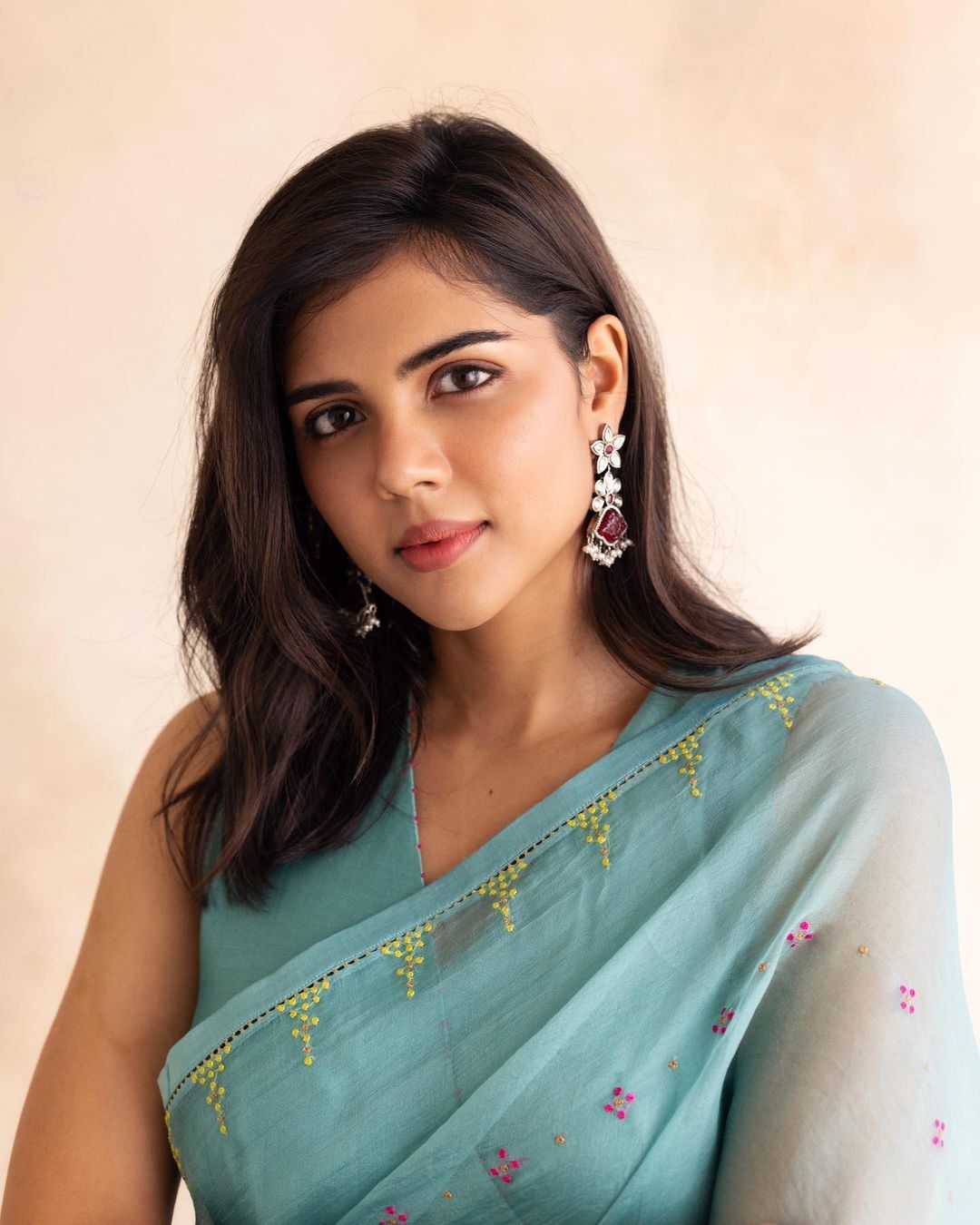 | Stunning beauties of Actress Kalyani Priyadarshan - Oneindia Tamil