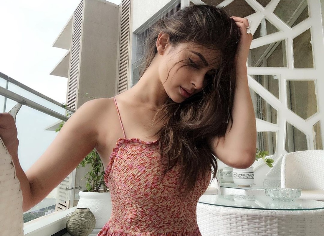 এবার নজরকাড়া লুকে সোশ্যাল মিডিয়ায় হাজির মৌনী, ছবি দেখে স্তব্ধ ভক্তরা | Bollywood actress ...