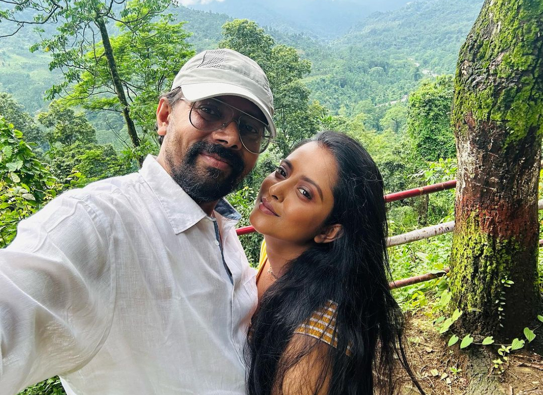 রোমান্টিক মুডে শ্রুতি-স্বর্ণেন্দু, দেখুন সেই সুন্দর মুহূর্তের ছবি ...