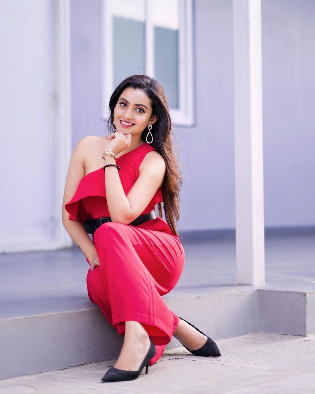 దీపిక పిల్లి అందాల మెరుపులు.. భామ సొగసులకు కుర్రాళ్లు చిత్తు..! | Anchor Deepika pilli is ...