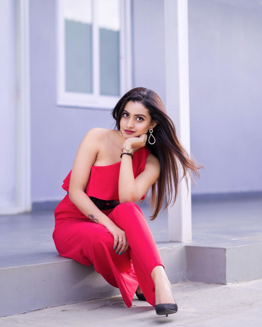 దీపిక పిల్లి అందాల మెరుపులు.. భామ సొగసులకు కుర్రాళ్లు చిత్తు..! | Anchor Deepika pilli is ...