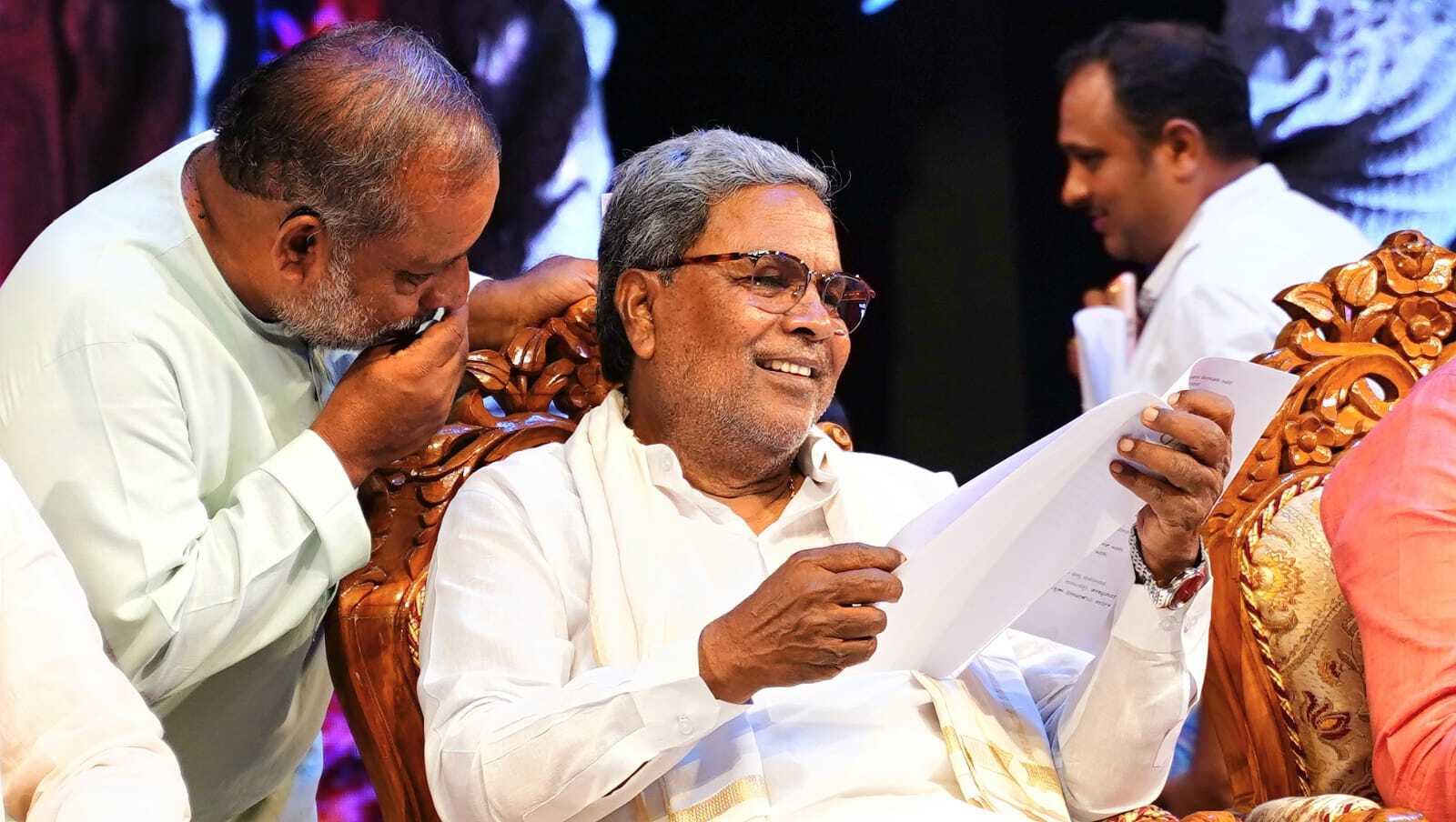 ವಚನ ಸಾಹಿತ್ಯ ಸಂರಕ್ಷಣಾ ದಿನಾಚರಣೆಯನ್ನು ಉದ್ಘಾಟಿಸಿದ ಸಿಎಂ ಸಿದ್ದರಾಮಯ್ಯ | CM ...