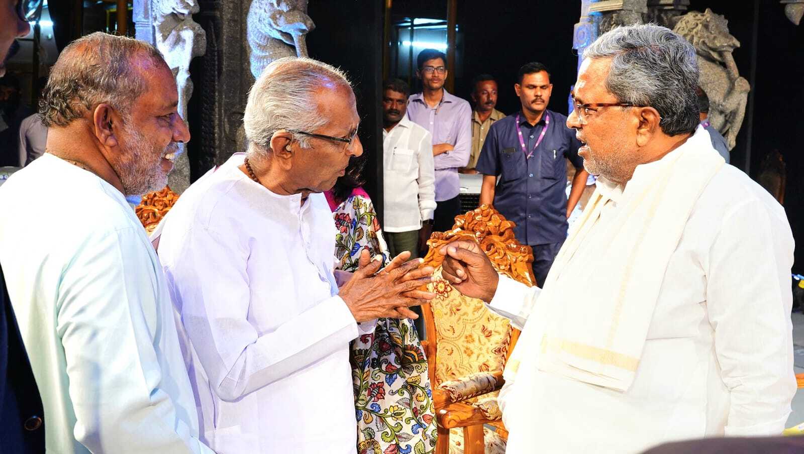 ವಚನ ಸಾಹಿತ್ಯ ಸಂರಕ್ಷಣಾ ದಿನಾಚರಣೆಯನ್ನು ಉದ್ಘಾಟಿಸಿದ ಸಿಎಂ ಸಿದ್ದರಾಮಯ್ಯ | CM ...