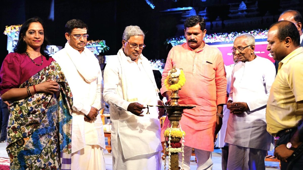 ವಚನ ಸಾಹಿತ್ಯ ಸಂರಕ್ಷಣಾ ದಿನಾಚರಣೆಯನ್ನು ಉದ್ಘಾಟಿಸಿದ ಸಿಎಂ ಸಿದ್ದರಾಮಯ್ಯ | CM ...