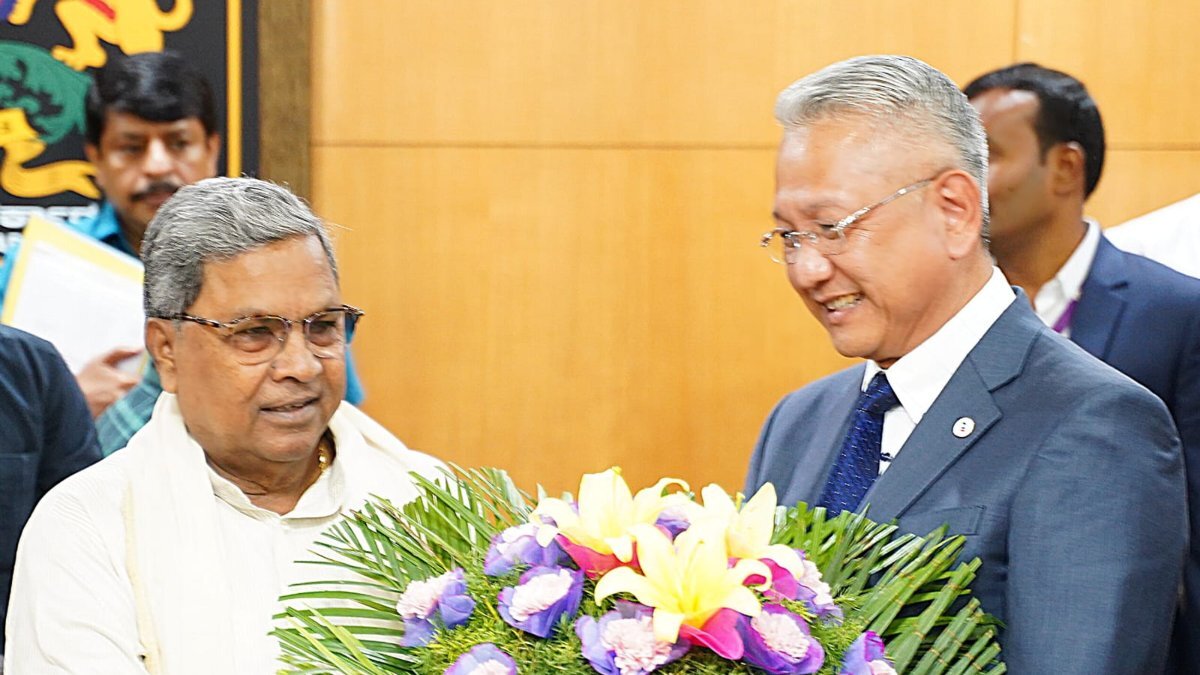 ಐಫೋನ್‌ ತಯಾರಿಕಾ ಕಂಪನಿ ಫಾಕ್ಸ್‌ಕಾನ್‌ ಸಿಇಒ ಸಿಎಂ ಸಿದ್ದರಾಮಯ್ಯ ಅವರನ್ನು ಭೇಟಿ ...