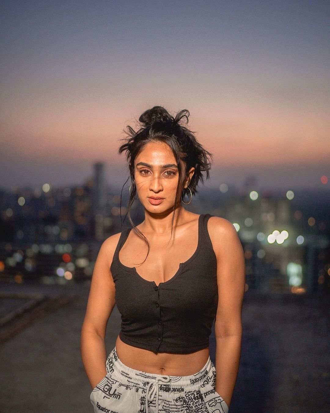 Mollywood Actress Deepti Sati's Glamorous Photoshoot Made Wom Among ...