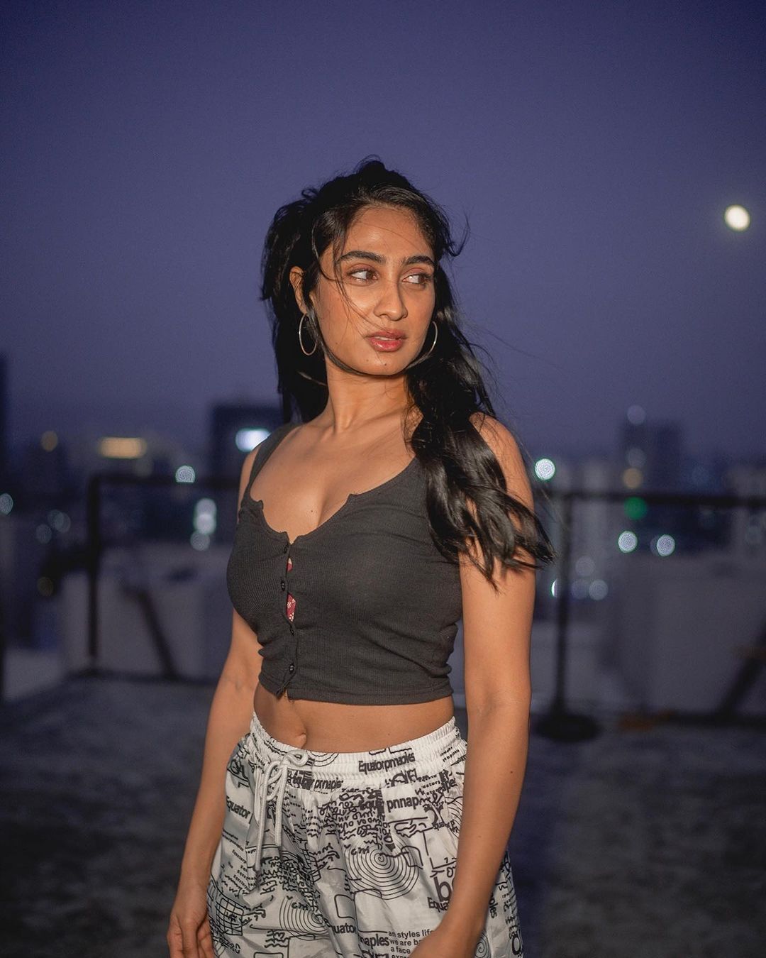 Mollywood Actress Deepti Sati's Glamorous Photoshoot Made Wom Among ...