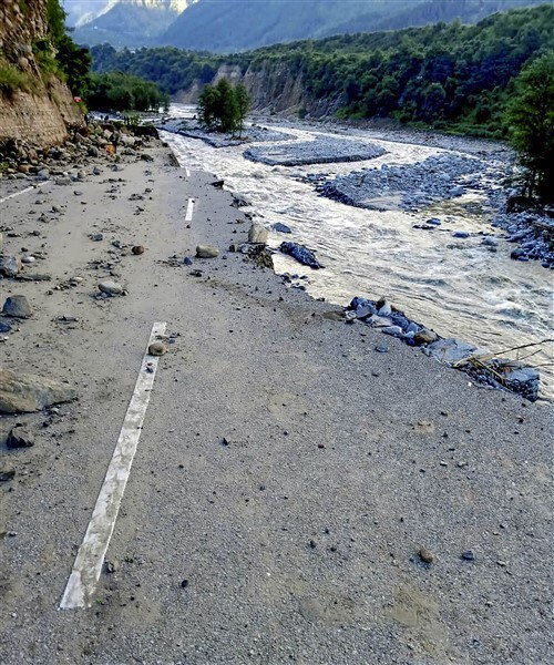 Monsoon Rain 2023, Creates Obstacles For Vehicles In Kullu District ...
