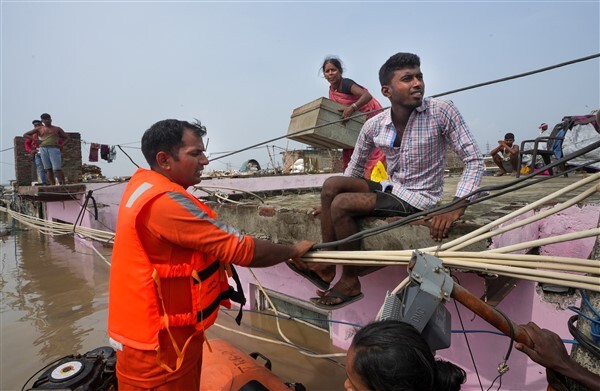 NDRF Personnel Rescue Residents From The Flood-affected Old Usmanpur Village, In New Delhi ...