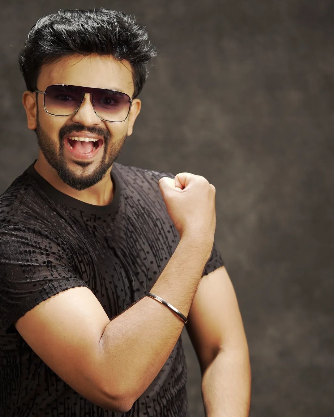 photos: அட இத கூட விட்டு வைக்கலையா!.. தோழியுடன் அட்டகாசம் பண்ணும் சன் ...