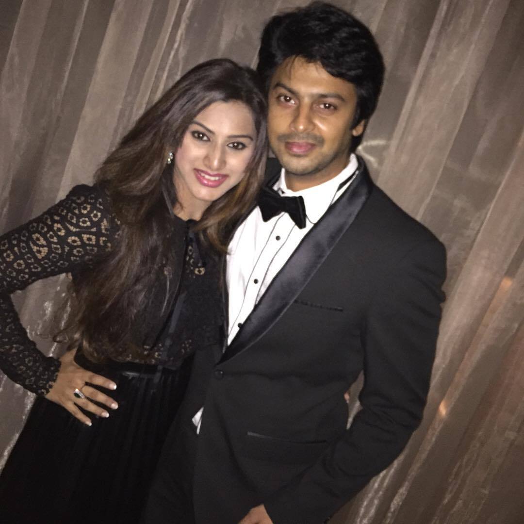 PHOTOS: சாக்லேட் பாய் ஸ்ரீகாந்தின் மனைவியா இது? நடிகைகளுக்கே டஃப் கொடுக்குறாங்களே.. இணையத்தை ...