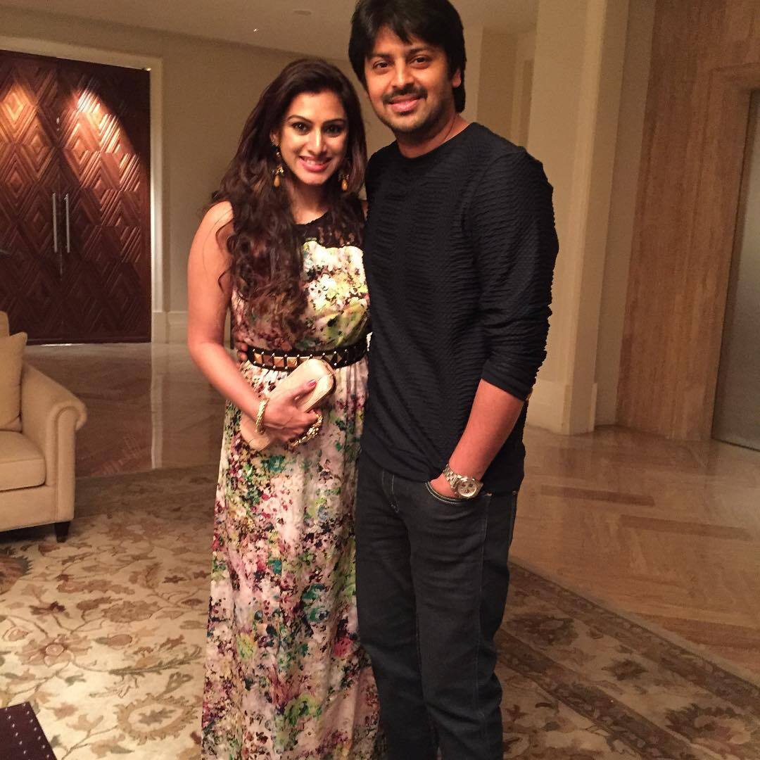 PHOTOS: சாக்லேட் பாய் ஸ்ரீகாந்தின் மனைவியா இது? நடிகைகளுக்கே டஃப் ...