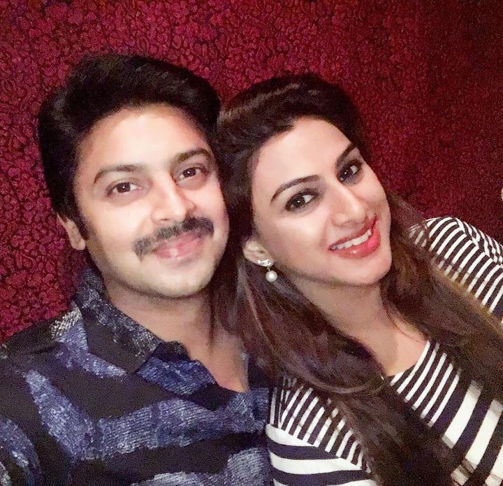 PHOTOS: சாக்லேட் பாய் ஸ்ரீகாந்தின் மனைவியா இது? நடிகைகளுக்கே டஃப் ...