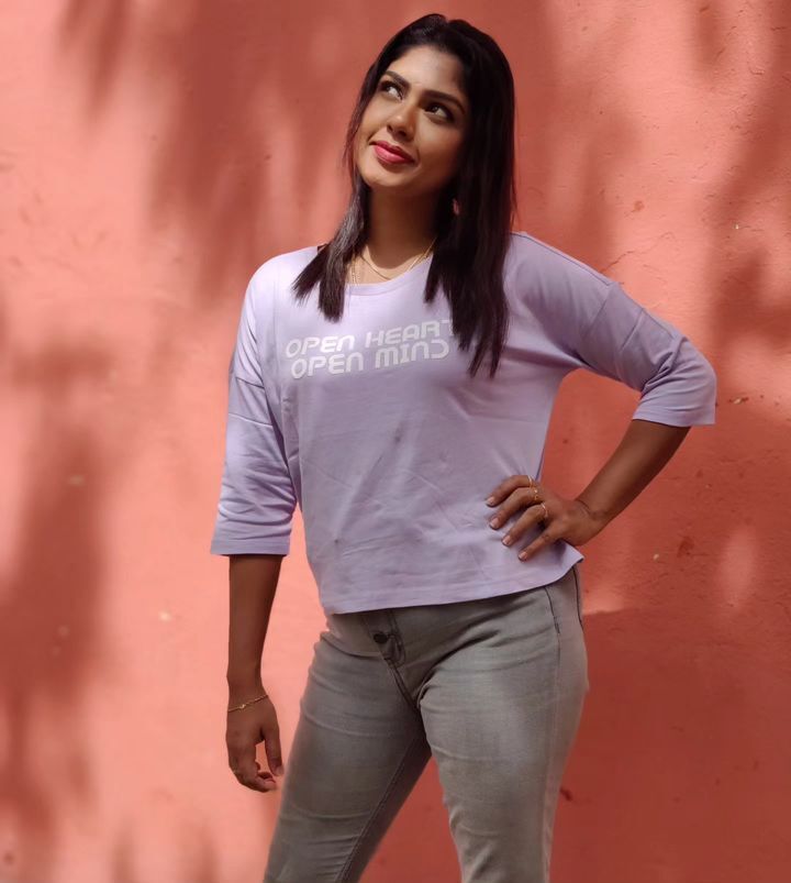 PHOTOS: பிறந்தநாள் கொண்டாடிய பாண்டியன் ஸ்டோரீஸ் மீனா.. ஜொலிக்கும் உடையில் இணையத்தை கலக்கும் ...