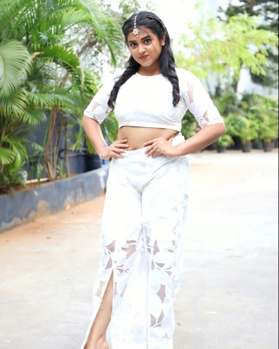 PHOTOS: நாய் குட்டி ஒன்றை புதிதாக வாங்கிய சுந்தரி சீரியல் நடிகை.. இணையத்தை கலக்கும் அழகிய ...