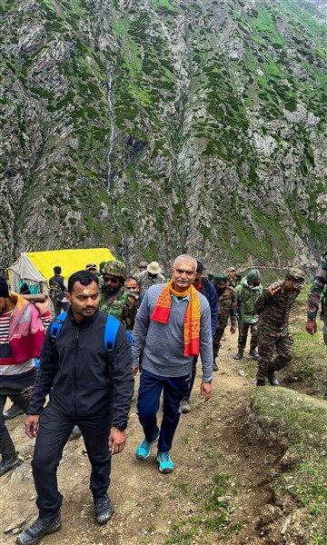 Pilgrims Visit Holy Cave Shrine Of Amarnath; See Visuals Photos: HD ...