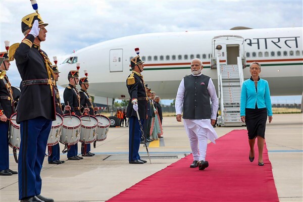 PM Narendra Modi Is Greeted Ceremoniously Upon His Arrival In The ...