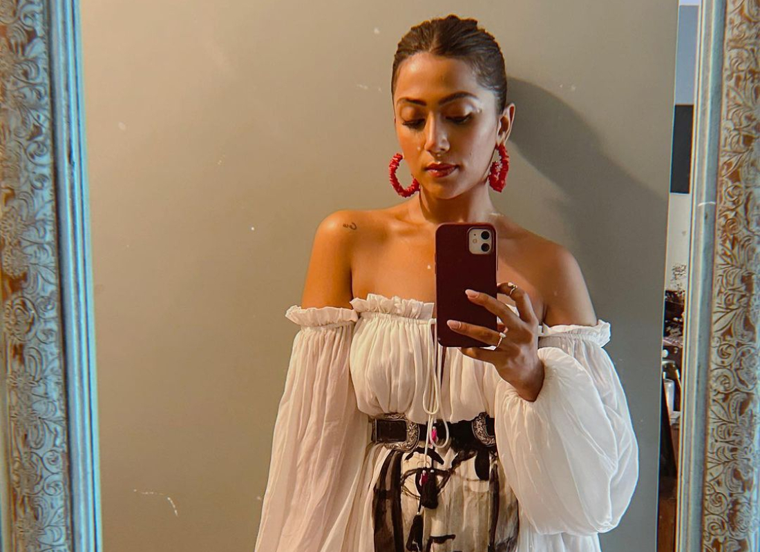 এবার সোশ্যাল মিডিয়ায় ভিন্ন পোজের ছবি শেয়ার করলেন অনিন্দিতা | actress ...