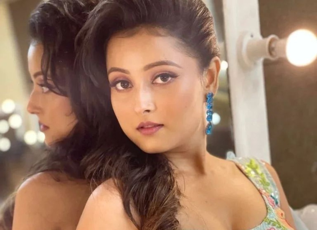 হালকা সবুজ রঙের পোশাকে নিজেকে মায়াবী করে তুলেছেন পল্লবী, দেখুন ছবি | Television actress Pallavi ...