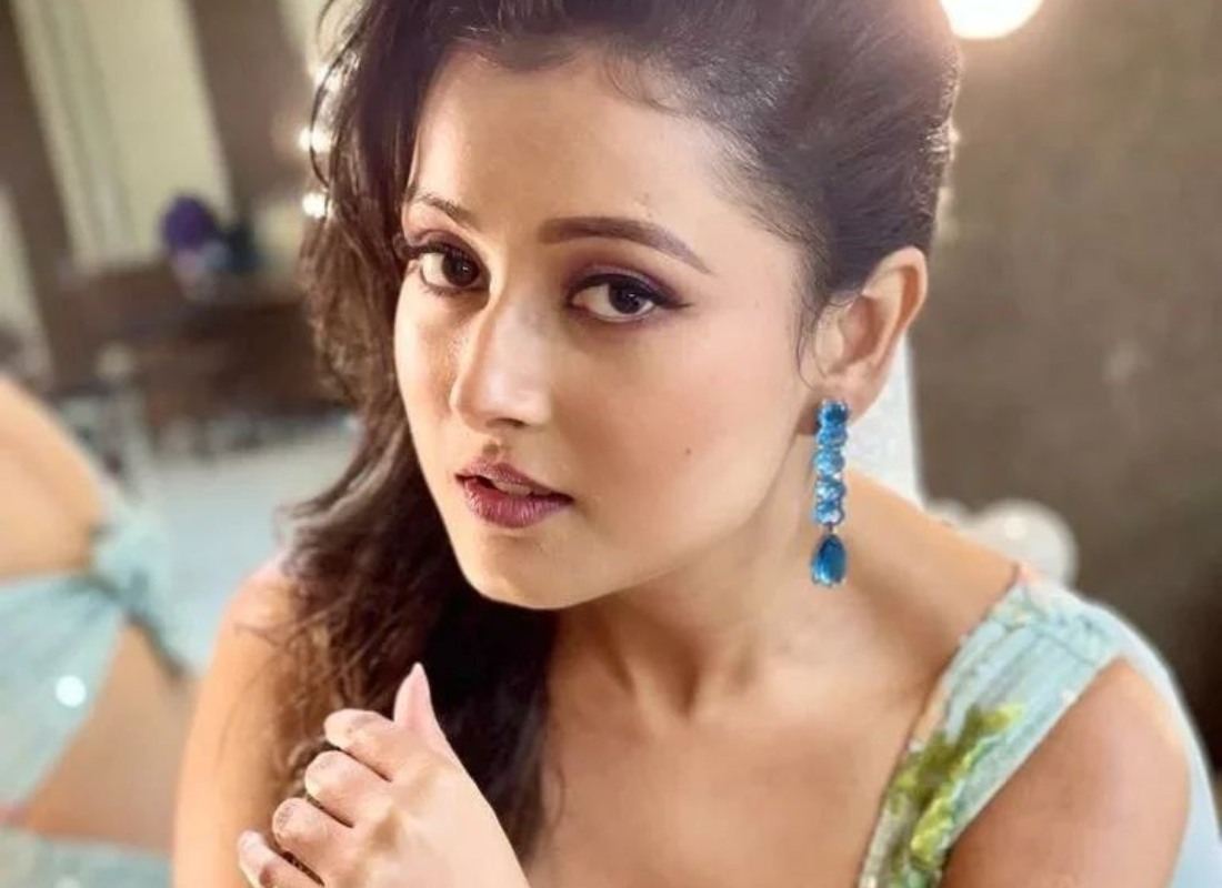 হালকা সবুজ রঙের পোশাকে নিজেকে মায়াবী করে তুলেছেন পল্লবী, দেখুন ছবি | Television actress Pallavi ...