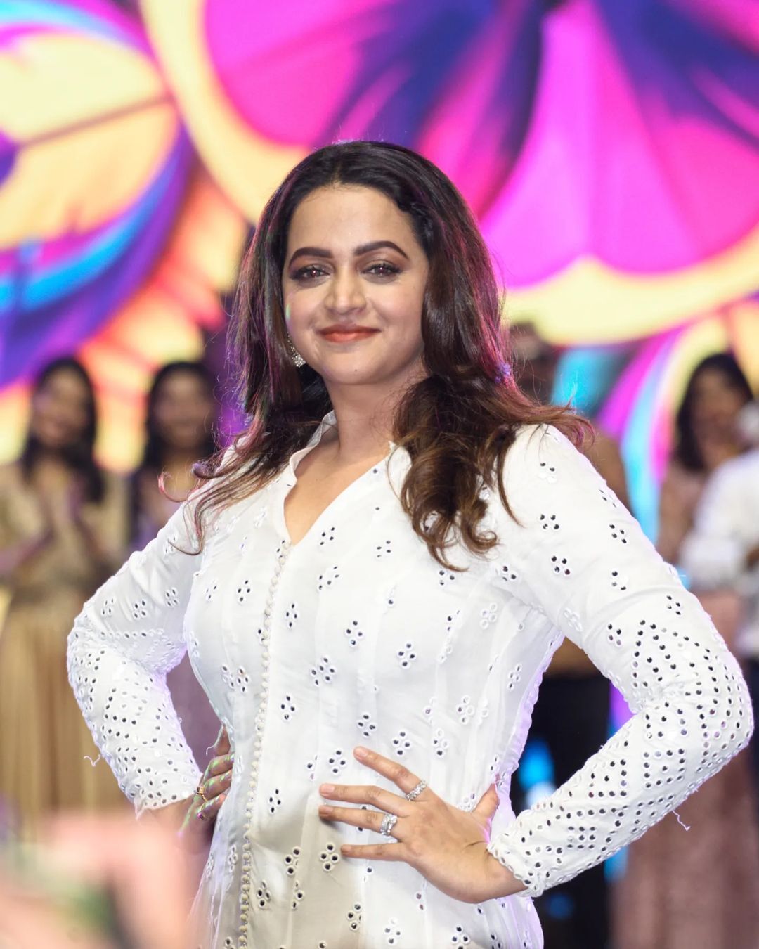 Actress Bhavana Made Gorgeous Walk in IFTV Fashion Show in White Salwar | Bhavana: റാംപി ...