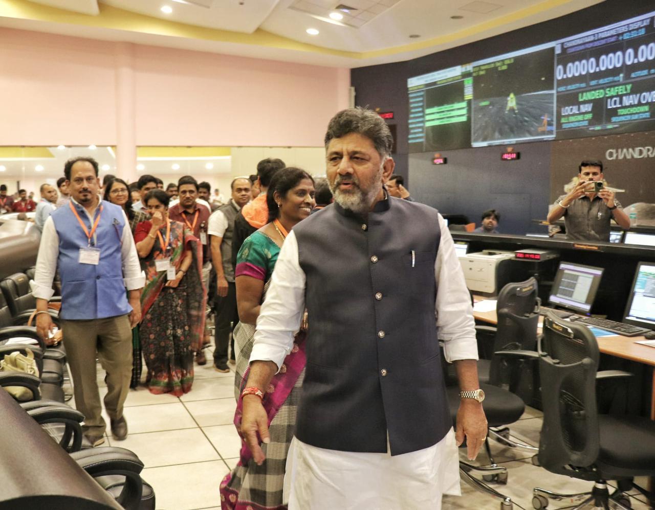 In Pics: Deputy CM D.K. Shivakumar Extends Congratulations To ISRO On ...