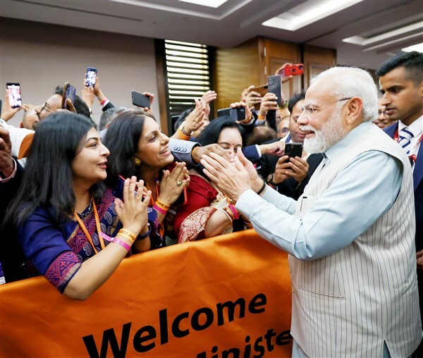 In Pics: Indians Showcased A Heartwarming Welcome For PM Narendra Modi ...