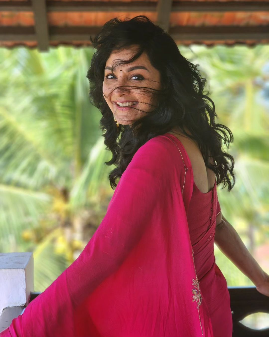 Manju Warrier's Stunning Look In Pink Saree Goes Viral On Social Media, Check Out The Pics ...