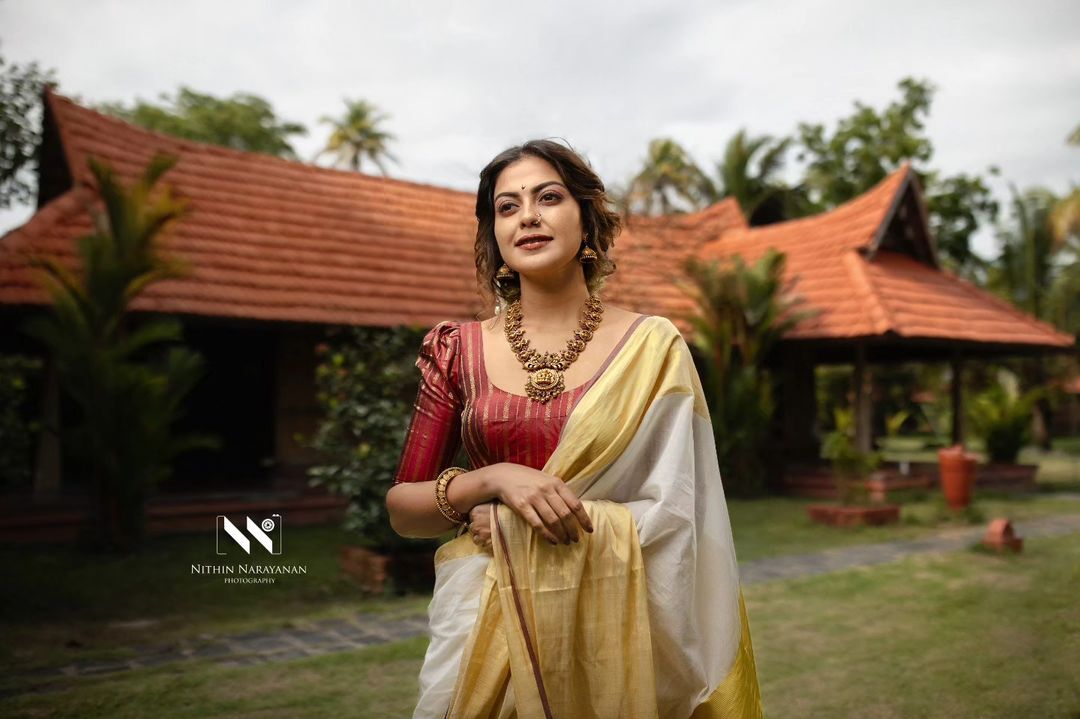 Mollywood Actress Anusree Stunning Photoshoot in Onam Special Attire Goes Viral | Anusree: ഓണം ...