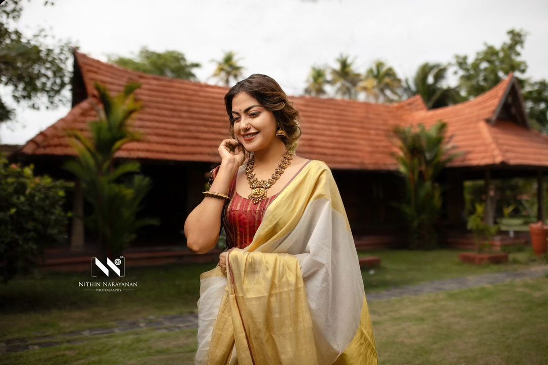 Mollywood Actress Anusree Stunning Photoshoot in Onam Special Attire Goes Viral | Anusree: ഓണം ...