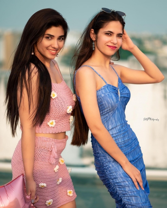 PHOTOS: விஜய் டிவி சீரியல் நடிகையின் தங்கையா இது? சிறுவயதில் எப்படி ...