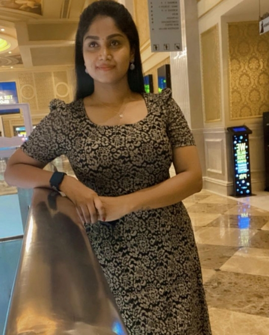 PHOTOS: ஹீரோயின் ரேஞ்சுக்கு போஸ் கொடுத்த சீரியல் நடிகை.. ஸ்தம்பித்த ரசிகாஸ்! | serial actress ...