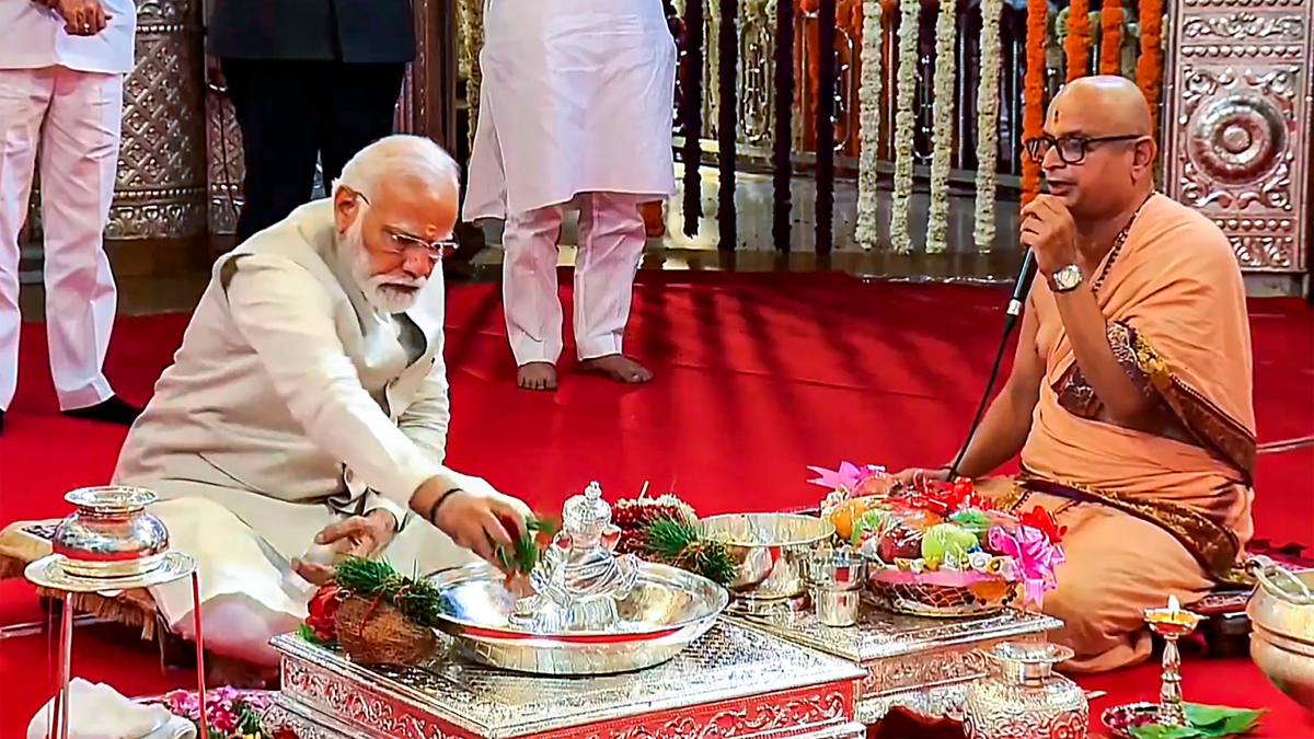 ಲೋಕಮಾನ್ಯ ತಿಲಕ್ ಪ್ರಶಸ್ತಿ ಸ್ವೀಕರಿಸಲು ಪುಣೆಗೆ ಆಗಮಿಸಿದ ಪ್ರಧಾನಿ ಮೋದಿಗೆ ಭರ್ಜರಿ ...