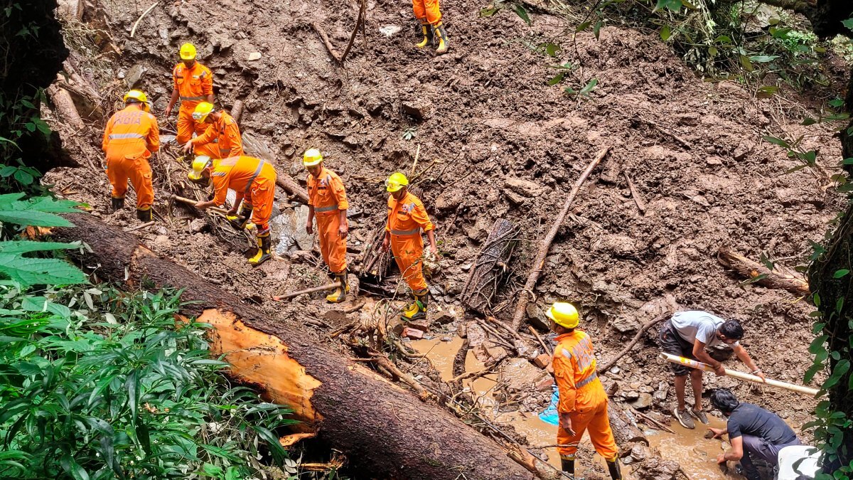 ಶಿಮ್ಲಾದಲ್ಲಿ ಮಳೆ, ಪ್ರವಾಹ, ಭೂಕುಸಿತ: NDRF ಸಿಬ್ಬಂದಿ ರಕ್ಷಣಾ ಕಾರ್ಯ | Rains, floods, landslides in ...