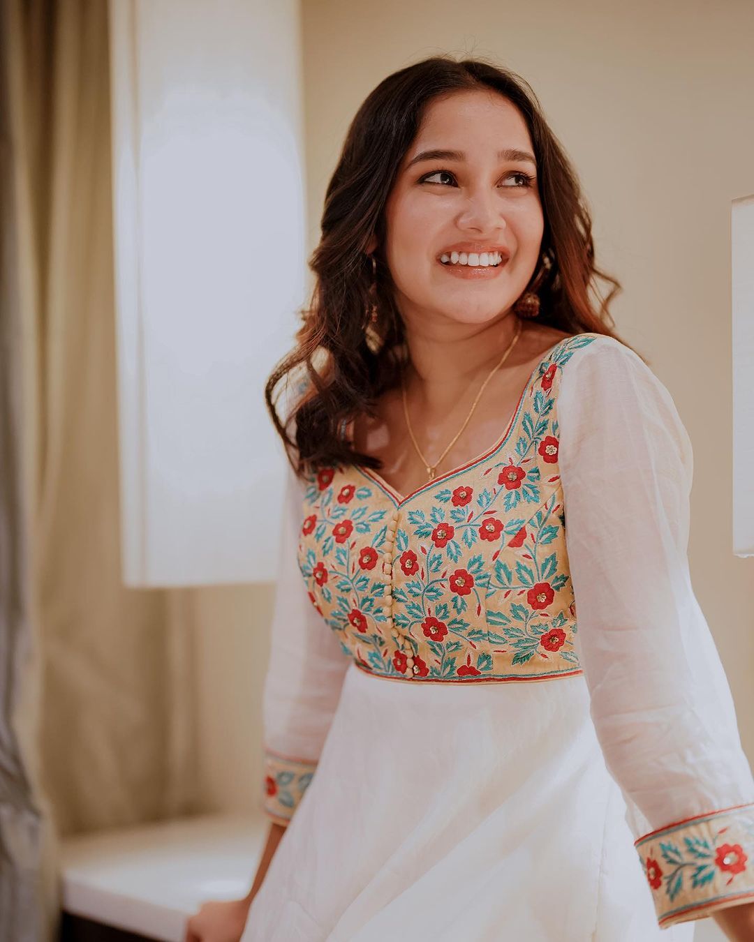 South Actress Anikha Surendran Looks Gorgeous in White Salwar at ...