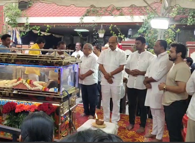 Witness The Emotional Farewell Of Spandana Raghavendra As Family And ...