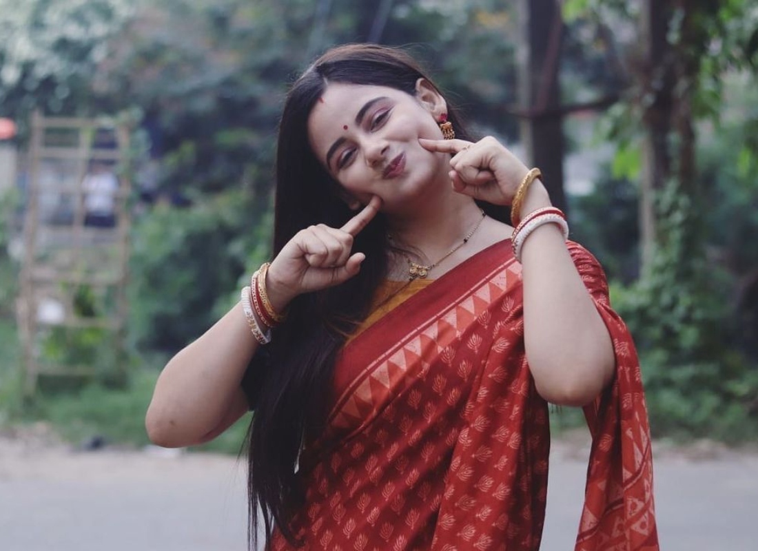 লাল শাড়িতে নিজেকে সাজিয়ে তুলেছেন টেলি অভিনেত্রী অরুণিমা, ভাইরাল ছবি | Television actress ...