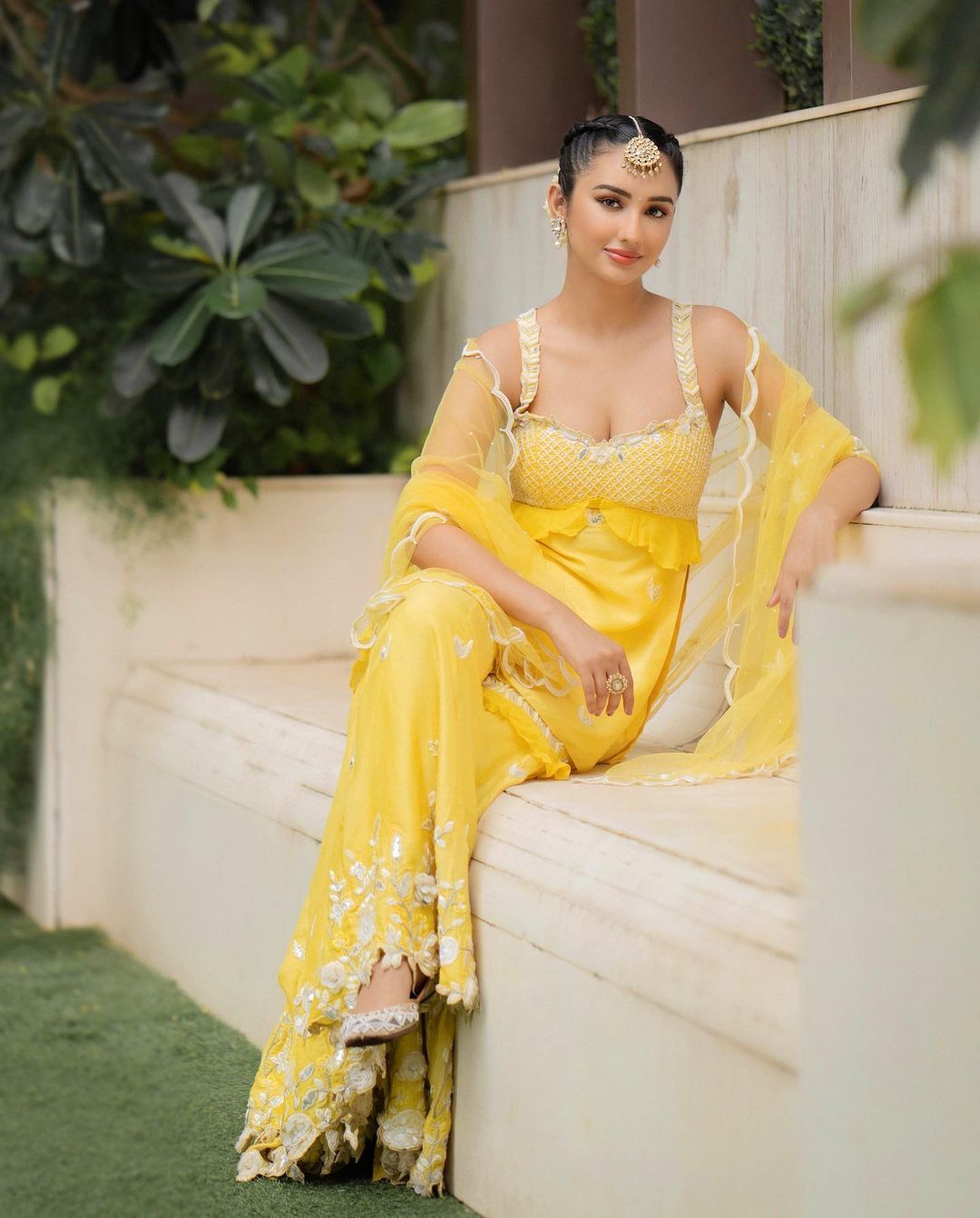 ఆకాంక్ష శర్మ అందాల మెరుపులు.. ముద్దుగుమ్మ ట్రీట్‌కు కుర్రాళ్లు ఫిదా..! | stunning looks of ...