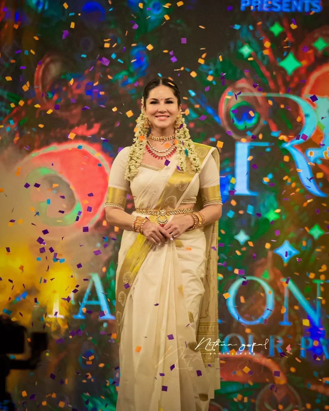 Actress Sunny Leone's Gorgeous Entry in Kerala Traditional Saree in ...