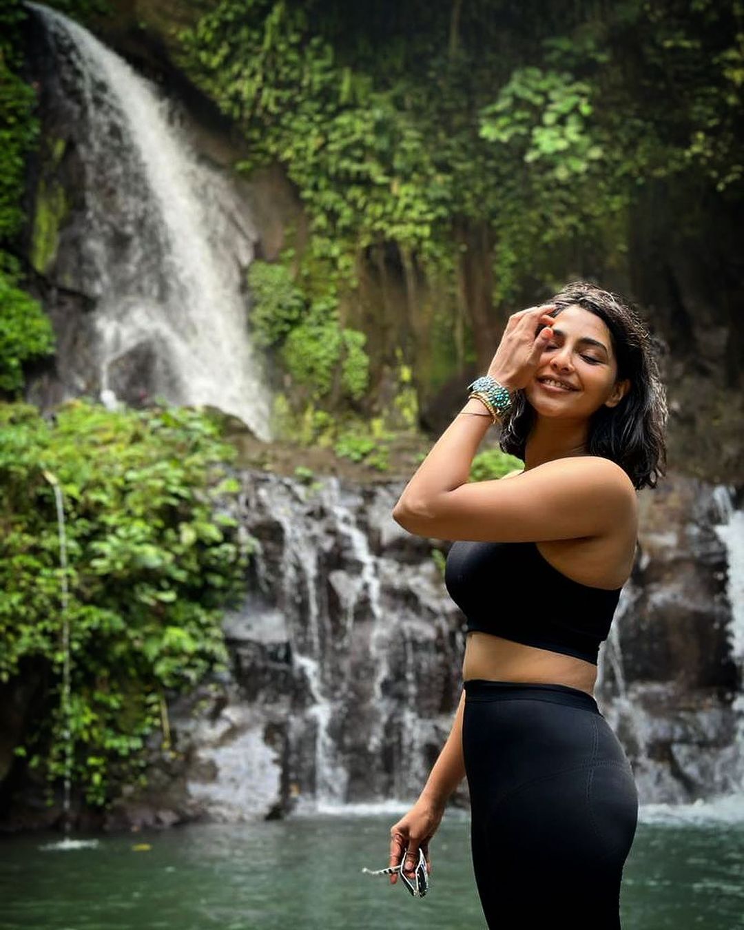 King Of Kotha Fame Aishwarya Lekshmi's Eye Grabbing Glamorous Poses Goes Viral on Social Media ...