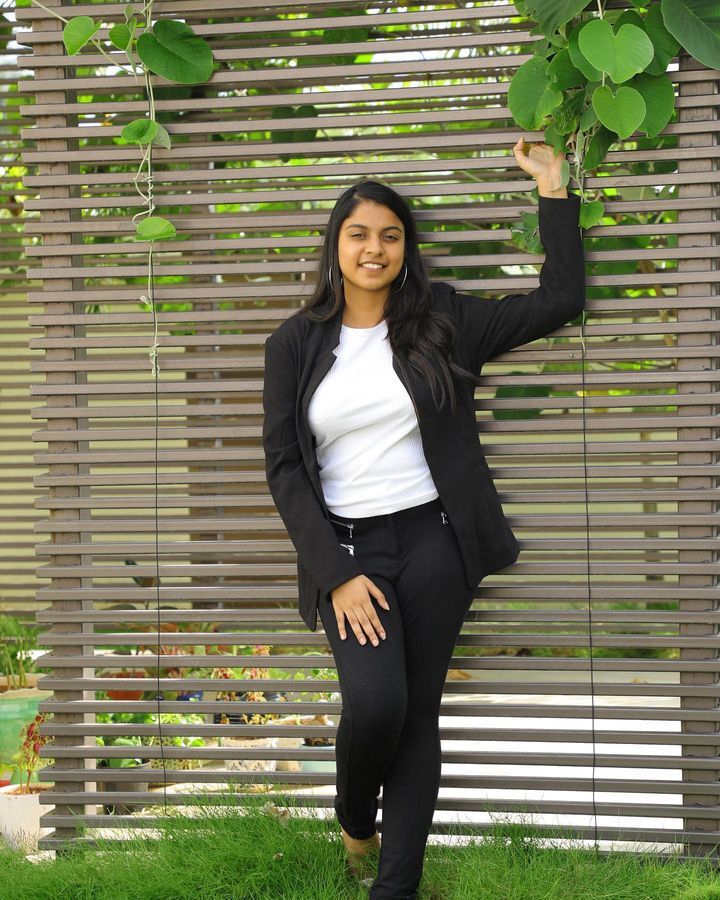 PHOTOS: 20 வயதேயான நடிகை ரோஜாவின் மகளா இது? நடிகைகளுக்கே டஃப் ...