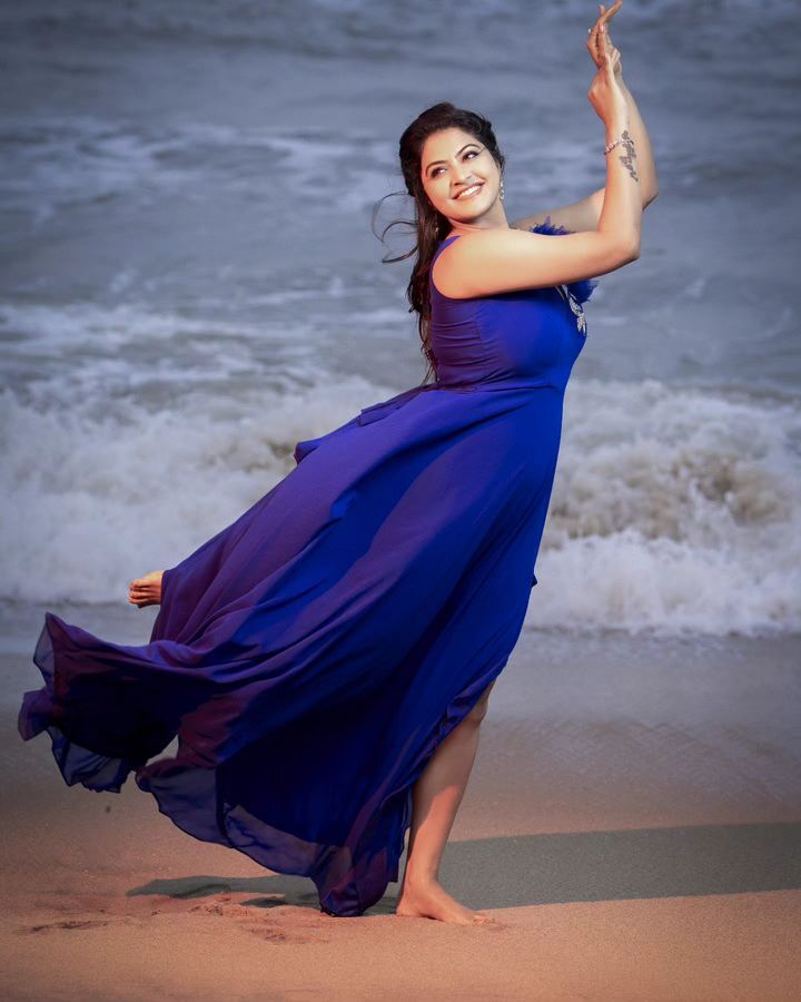 PHOTOS: பீச்சில் காத்து வாங்கும் ரச்சிதா மகாலட்சுமி.. போட்டோஷூட்டில் கலக்குறாங்களே! | big boss ...